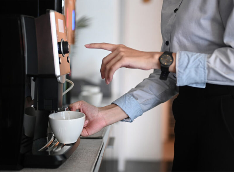 5 BENEFITS A VENDING MACHINE CAN BRING TO YOUR CASHIER BUSINESS - Aroom ...